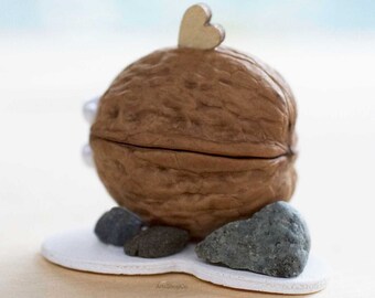 Walnut Shell Ring Box - Etsy