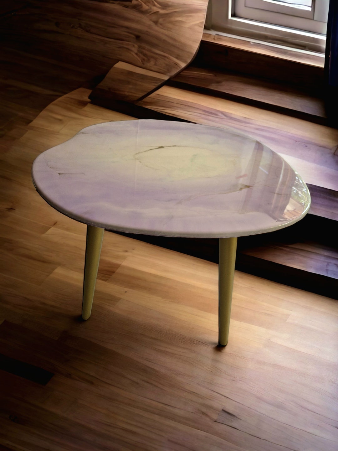 Resin Colored Coffee Table in Light Violet and White With Gold Details ...