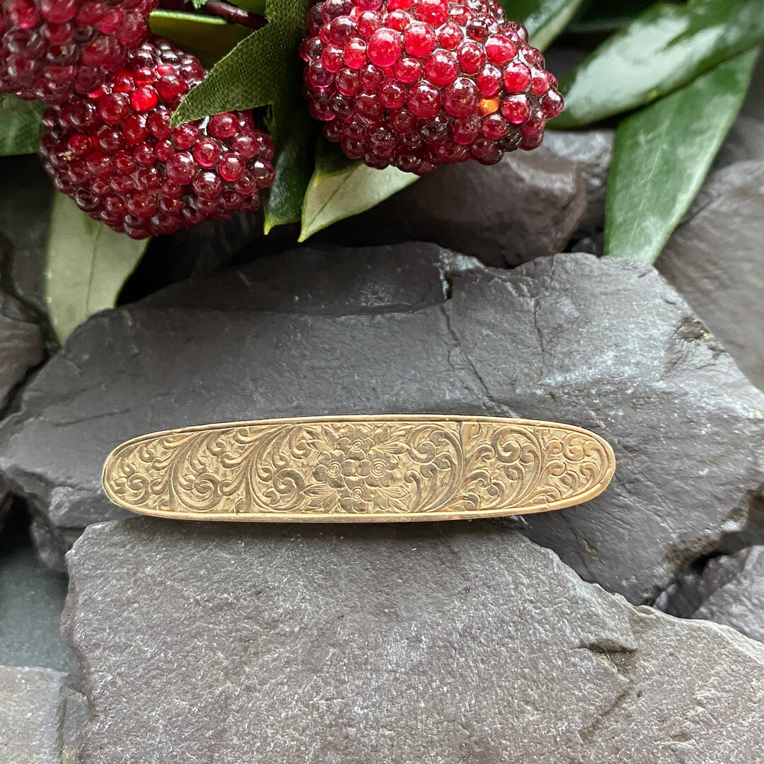 Broche de barre chassée à façade d’or victorienne. - Etsy France