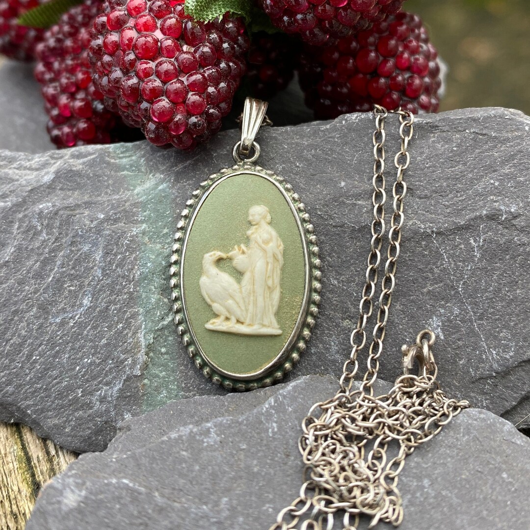 Vintage Sterling Silver Wedgwood Pendant & 18 Inch Chain in Original ...