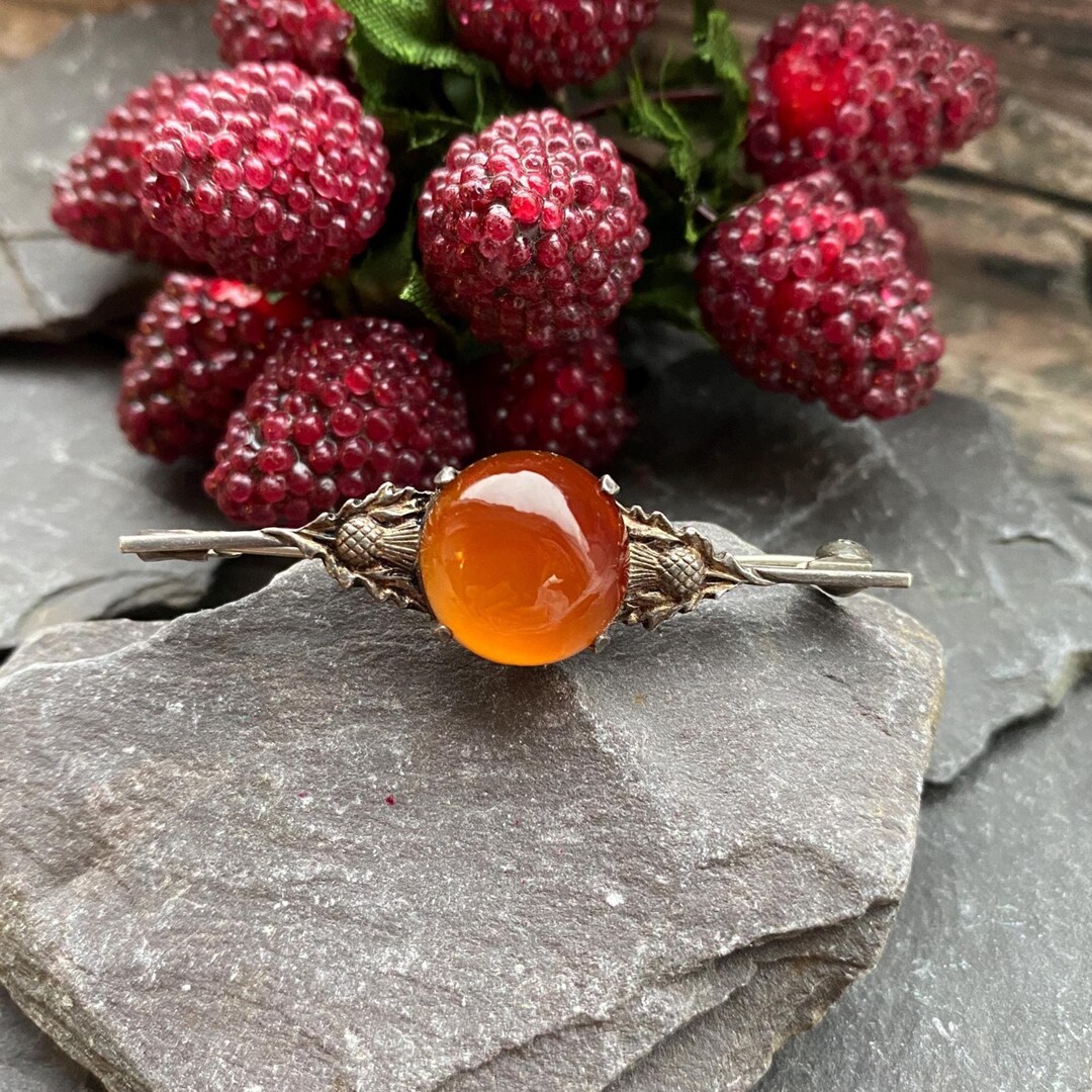 Vintage Scottish Carnelian Cabochon Brooch. - Etsy
