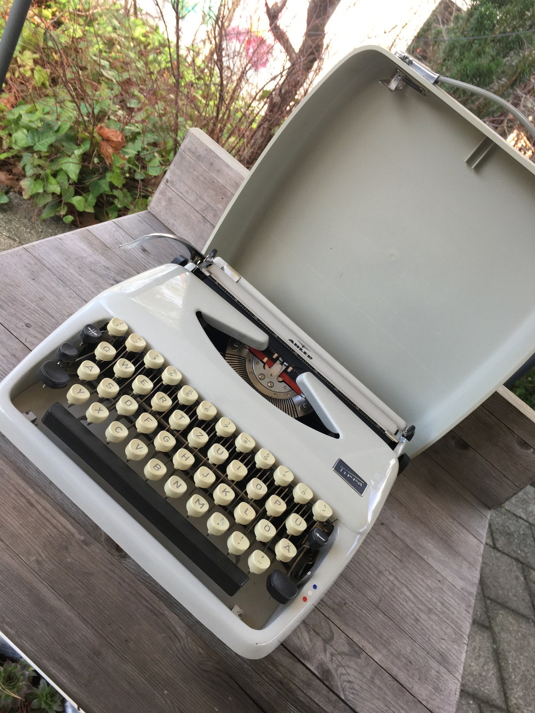 Typewriter Adlervintage 1964 Adler Tippa Typewriter Retro Office ...