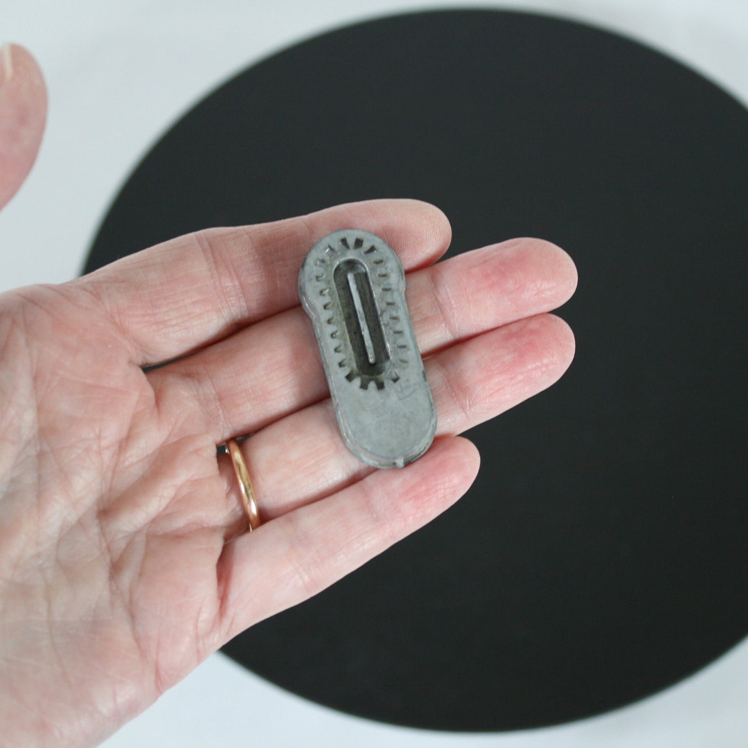 Buttonholer Template 5/8, Fits Vintage Singer Clam Shell, Featherweight ...