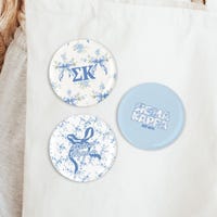 Lucky Me I'm A Aphi Pin-back Button | Alpha Phi | Game Day Pin ...