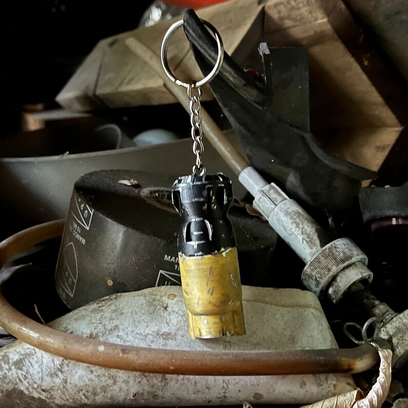 Fallout Fusion Core Keychain Replica - Etsy