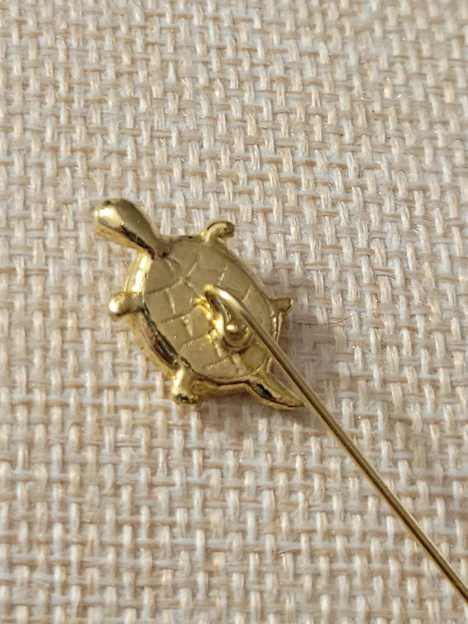 Vintage Gold Tone off White Enamel Turtle Scarf Stick Lapel Pin .5 X 2. ...