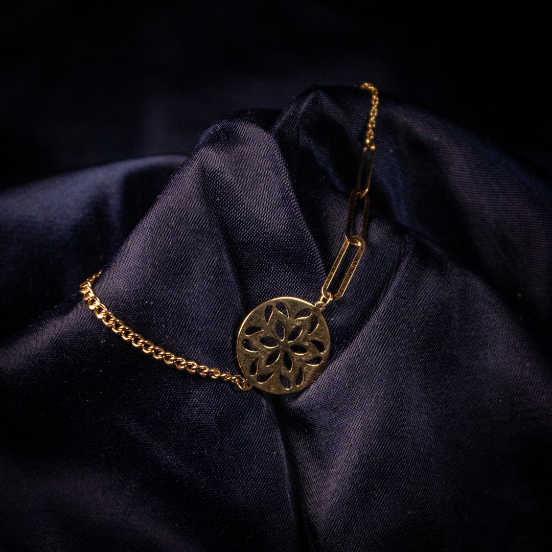 18K Solid Gold Round Flower Design Bracelet - Etsy