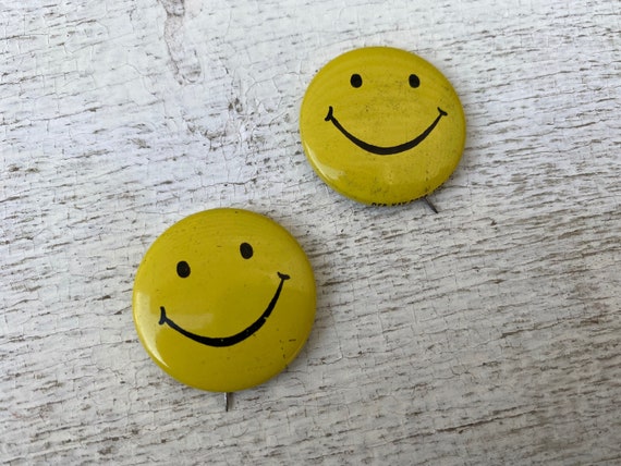 VINTAGE Smiley Face Button - Vintage Button Lot of 2 … - Gem