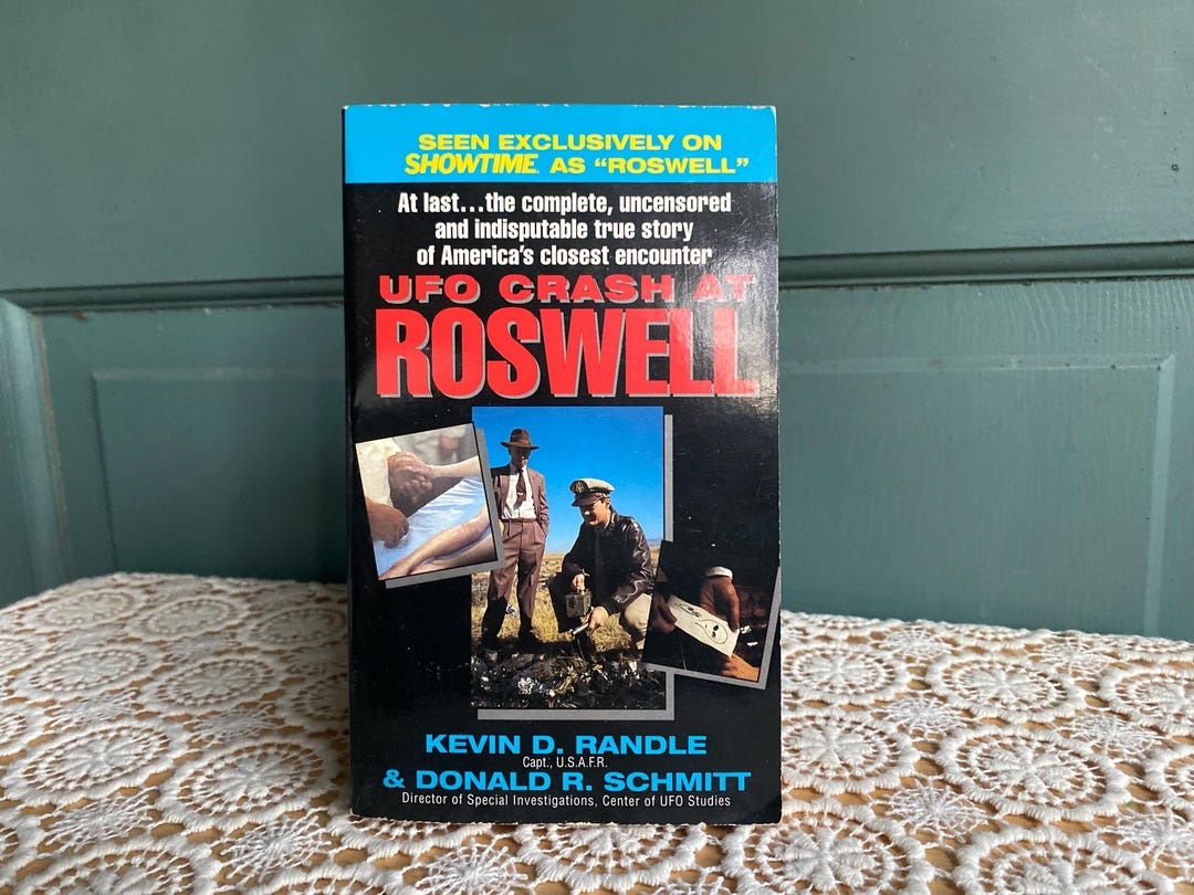 UFO Crash at Roswell Randle | Kevin D. Randle & Donald R. Schmitt ...