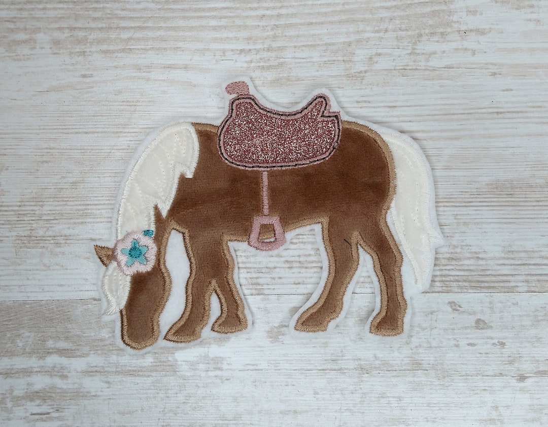 Cheval avec selle cheval avec selle Appliques de broderie Applique à ...