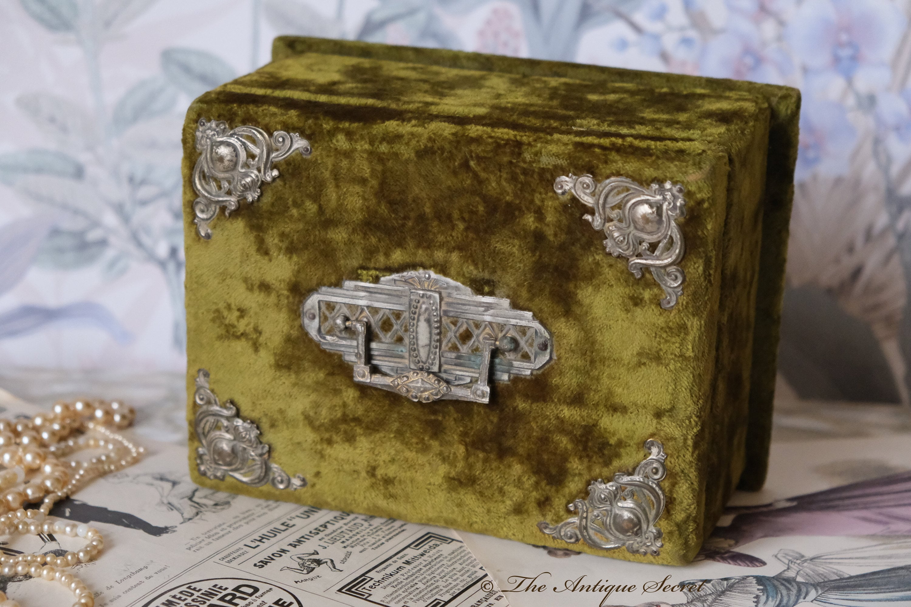 Gorgeous Antique 19th Century Victorian Jewelry Box With Green Velvet ...