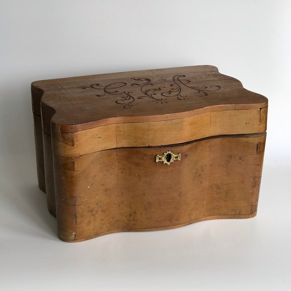 Large antique 19th century wooden Victorian trunk, je… - Gem