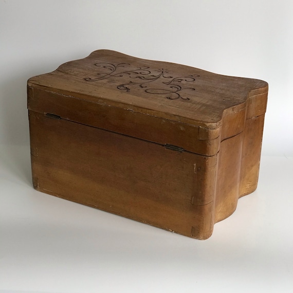 Large antique 19th century wooden Victorian trunk, je… - Gem