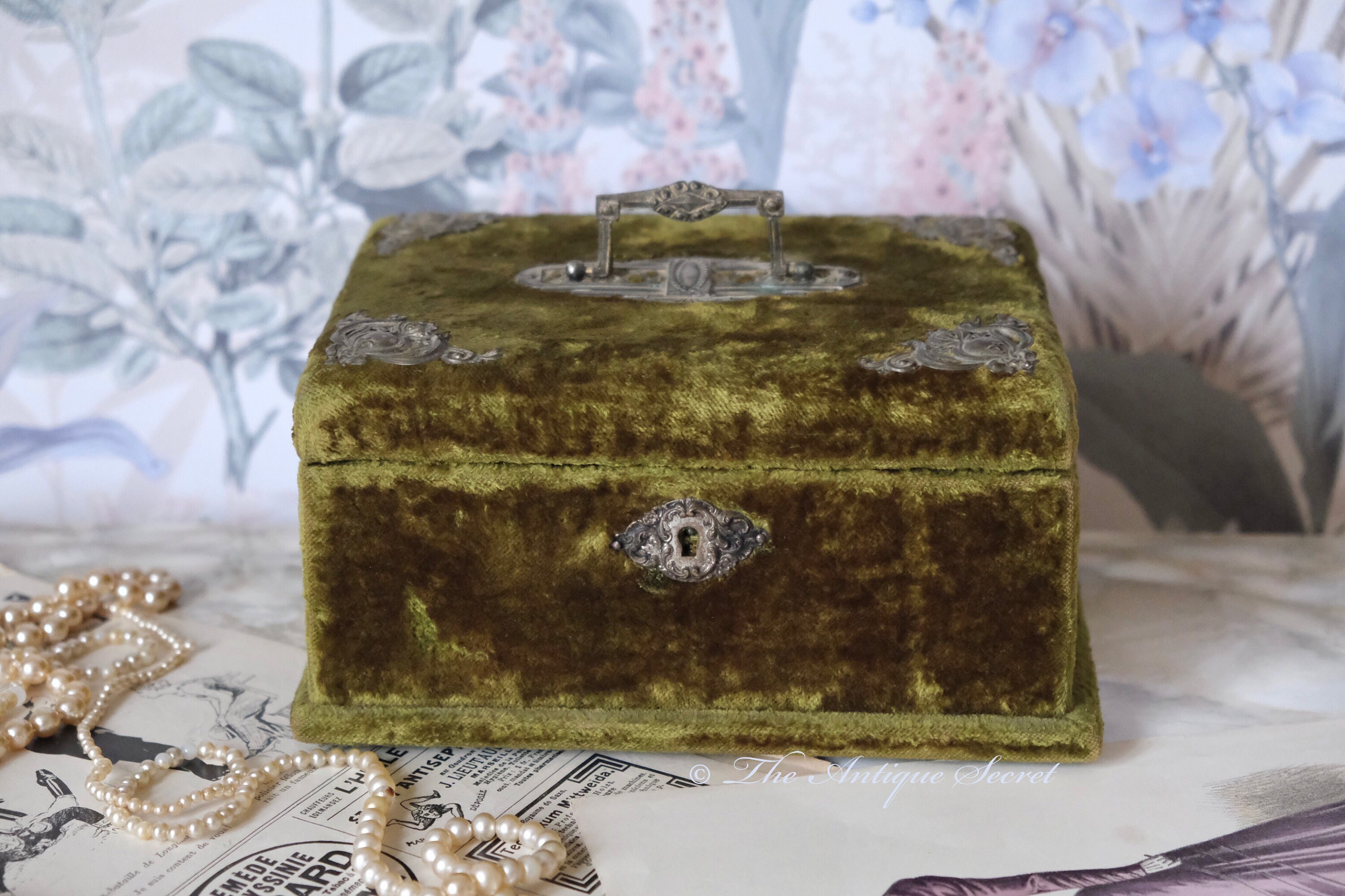 Gorgeous Antique 19th Century Victorian Jewelry Box With Green Velvet ...