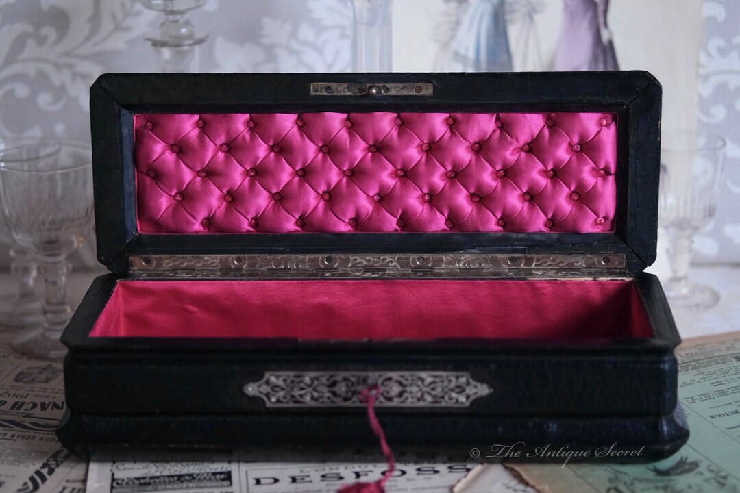 Spectacular 19th Century French Napoleon III Glove Fan / Box in Black ...