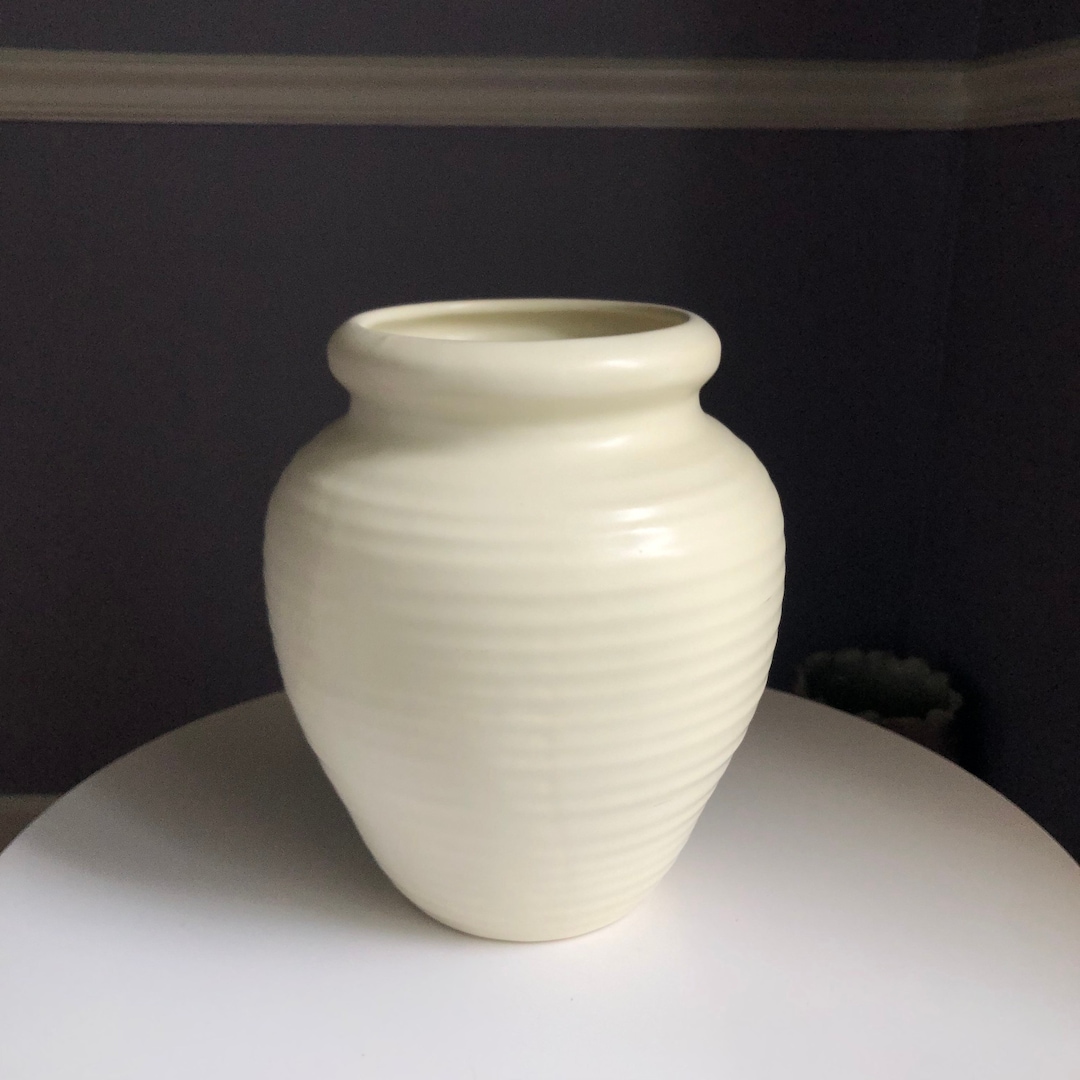 Vintage Haeger Vase - Matte Off-white Urn Vase Ribbed - Etsy
