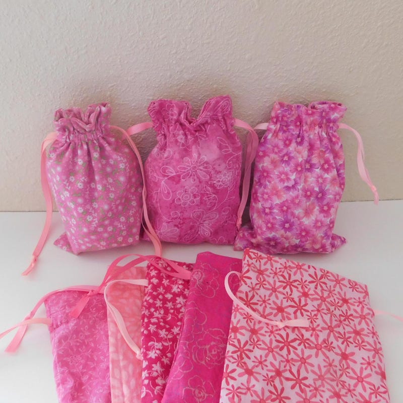 Small Gift Bags - 60+ Gift Ideas for 2025