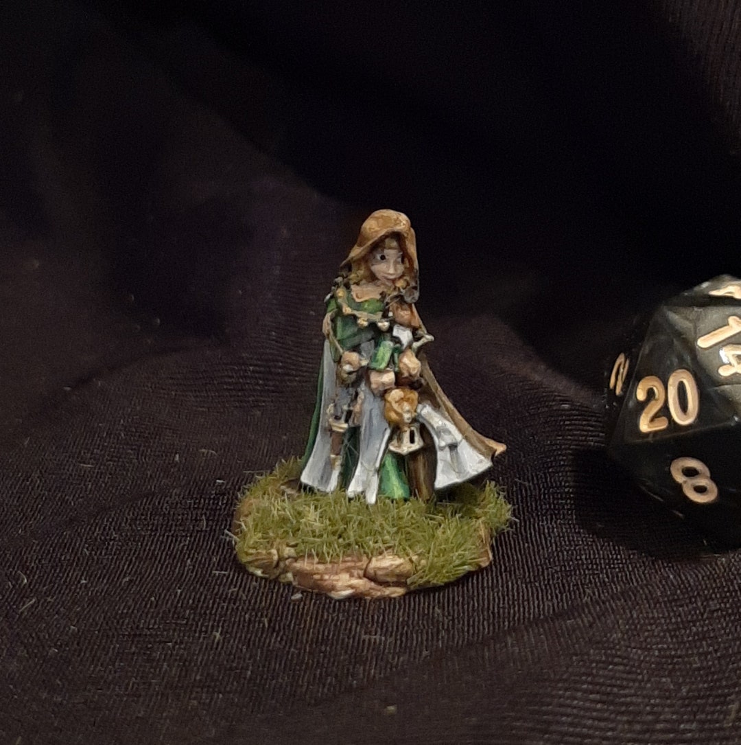Female Hafling Arcanist / Mage 28mm Hand Painted Reaper RPG Tabletop ...