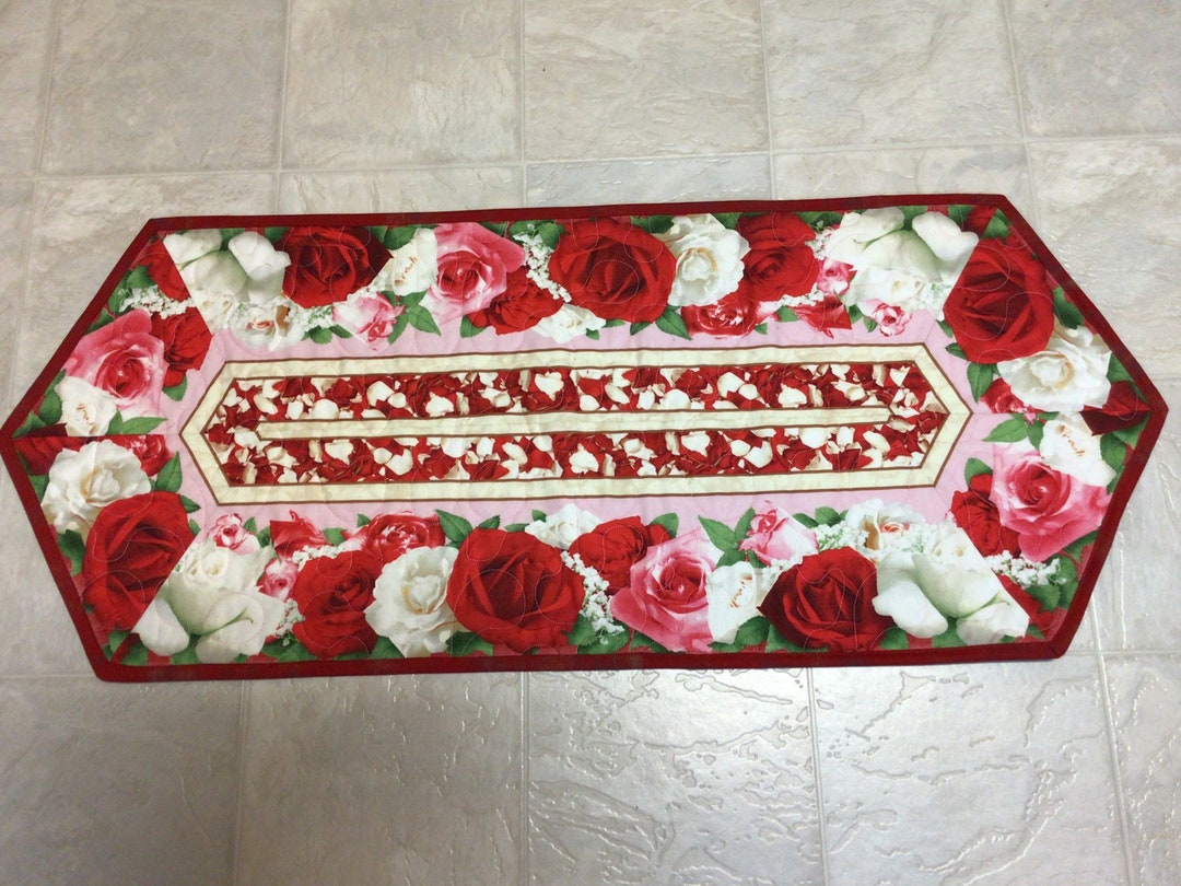 Red and White Roses Table Runner Quilted Table Runner Quilts - Etsy