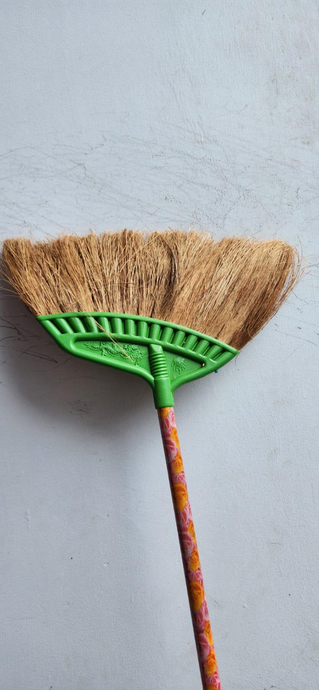 Soft Stiff Sweeping Broom, Tall Handle Coconut Broom, Handmade Coconut ...