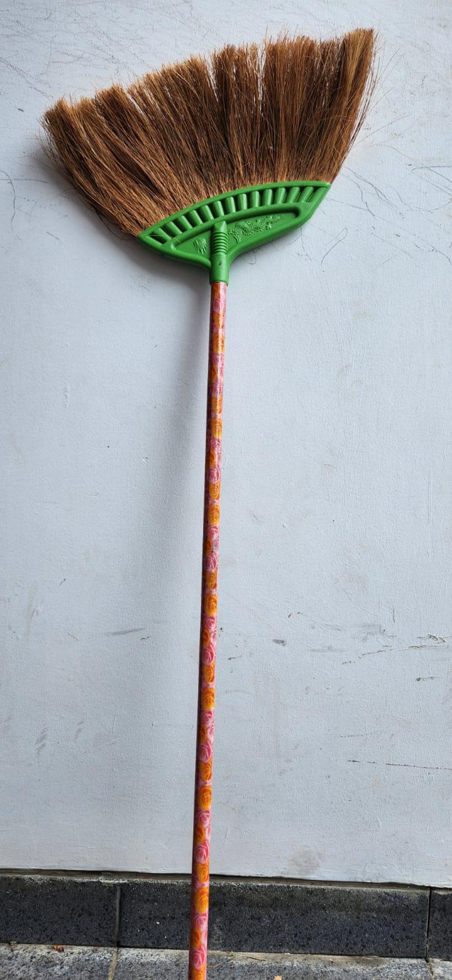 Soft Stiff Sweeping Broom, Tall Handle Coconut Broom, Handmade Coconut ...