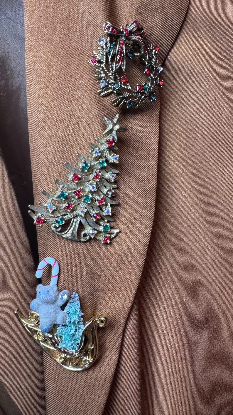 Vintage Christmas Brooch & Pin Set - Etsy