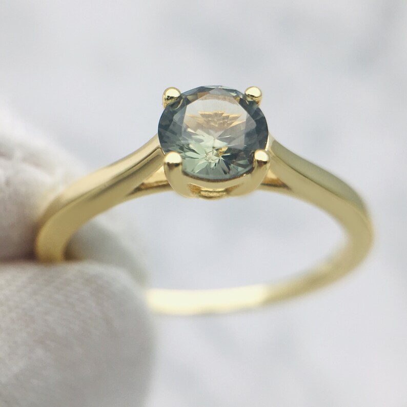 Green Stone Ring / Simulated Peridot Ring / Vintage Green - Etsy