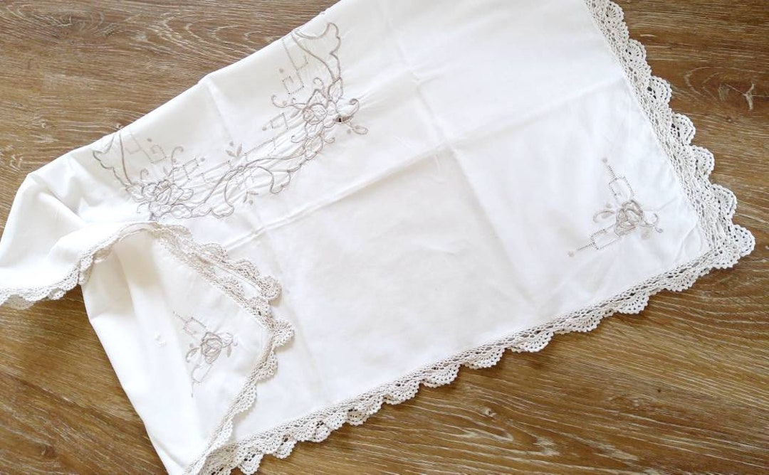 Vintage Madeira Lace, Tablecloth, Kitchen Tablecloth Flowers Grey ...