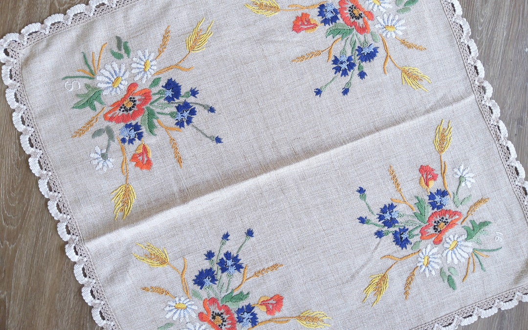 Flowers Embroidered Satin Stitch, Border, Tablecloth, Centerpiece ...