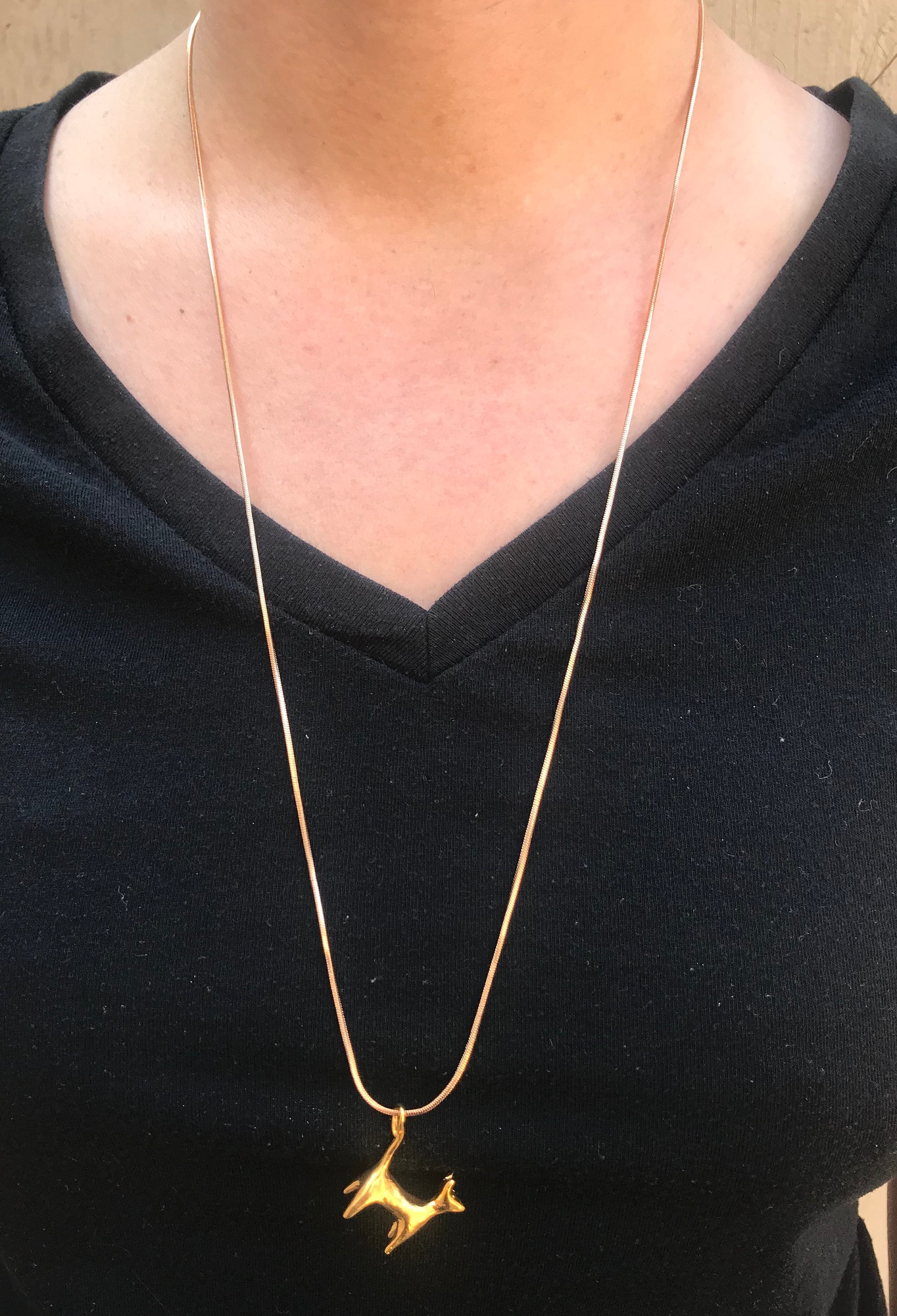 Colgante de gato chapado en oro de 24 quilates con cadena chapada en ...