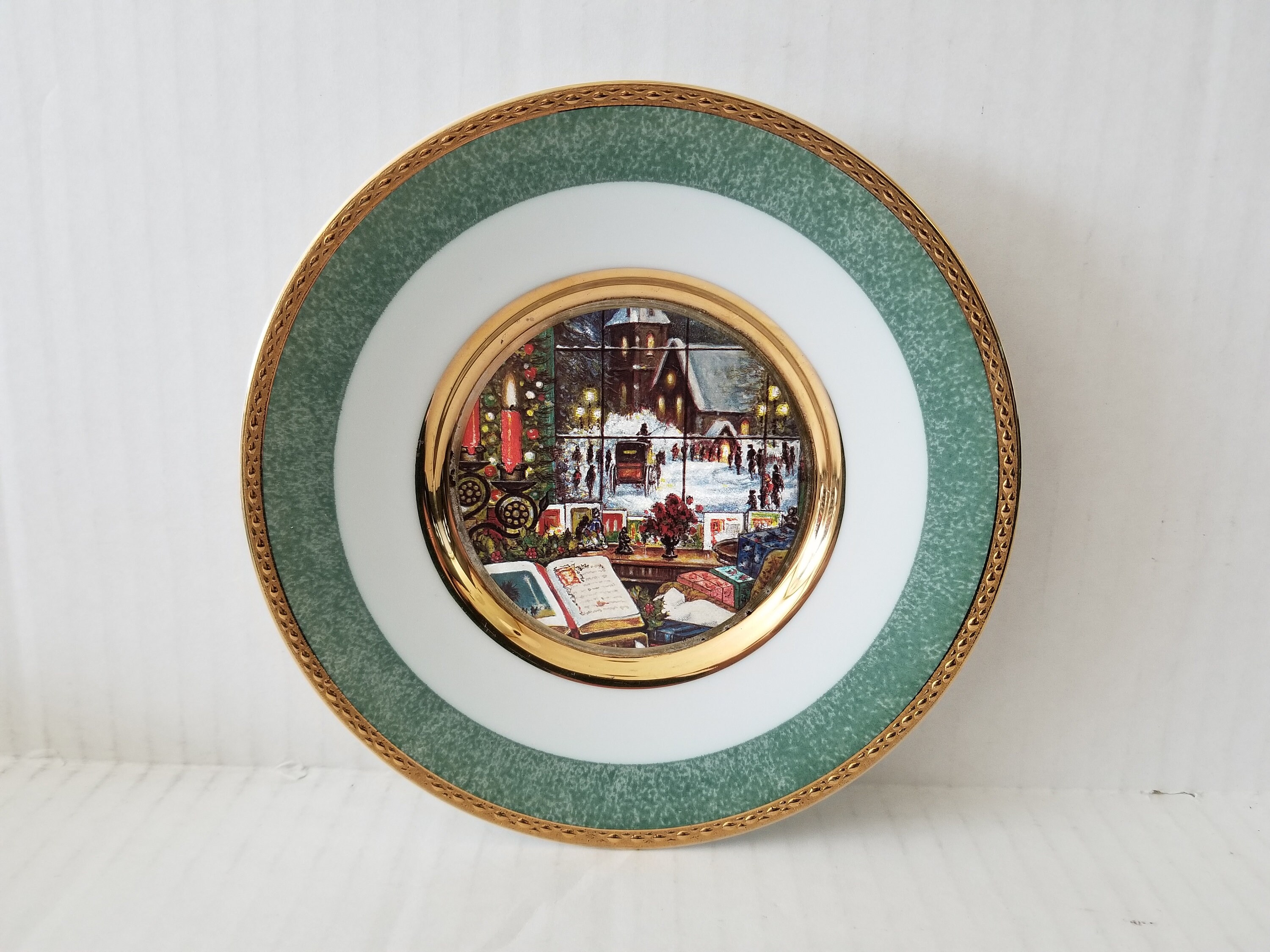 Lot of Two Vintage Dufex Art 24k Gold Trim Christmas Theme Plates - Etsy