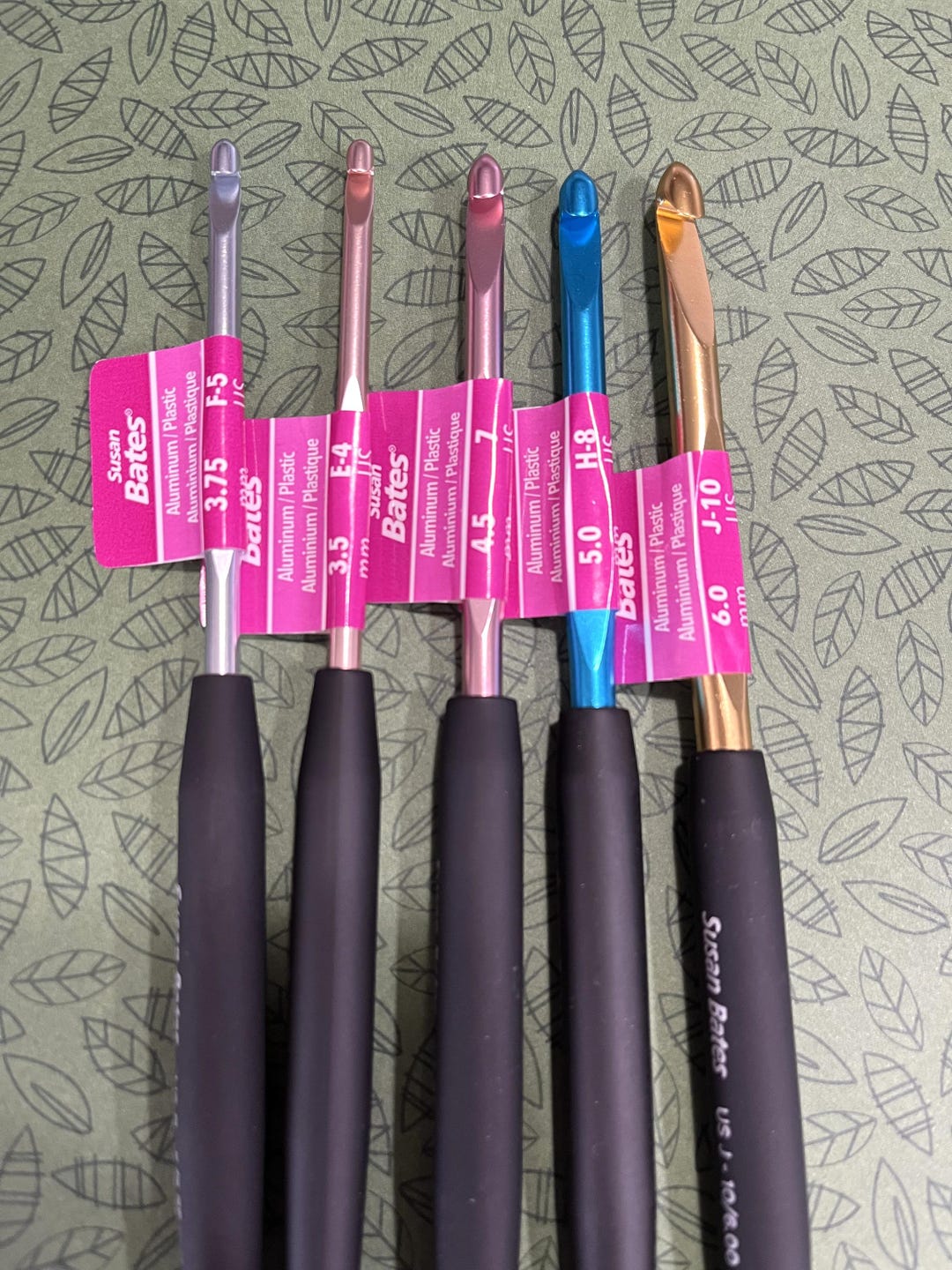 Susan Bates Soft Ergonomic Silvalume Crochet Hooks ~ CHOOSE YOUR SIZE ...