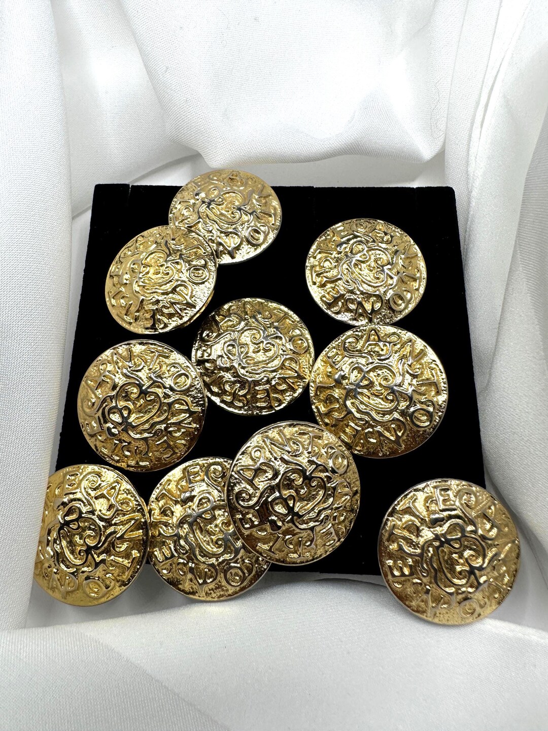 Elegant Button Collection, High-quality Gold-plated Vintage ANTONETTE ...