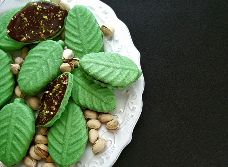 Italian Leaf Cookie Mold and Cutter KV2216 - Etsy