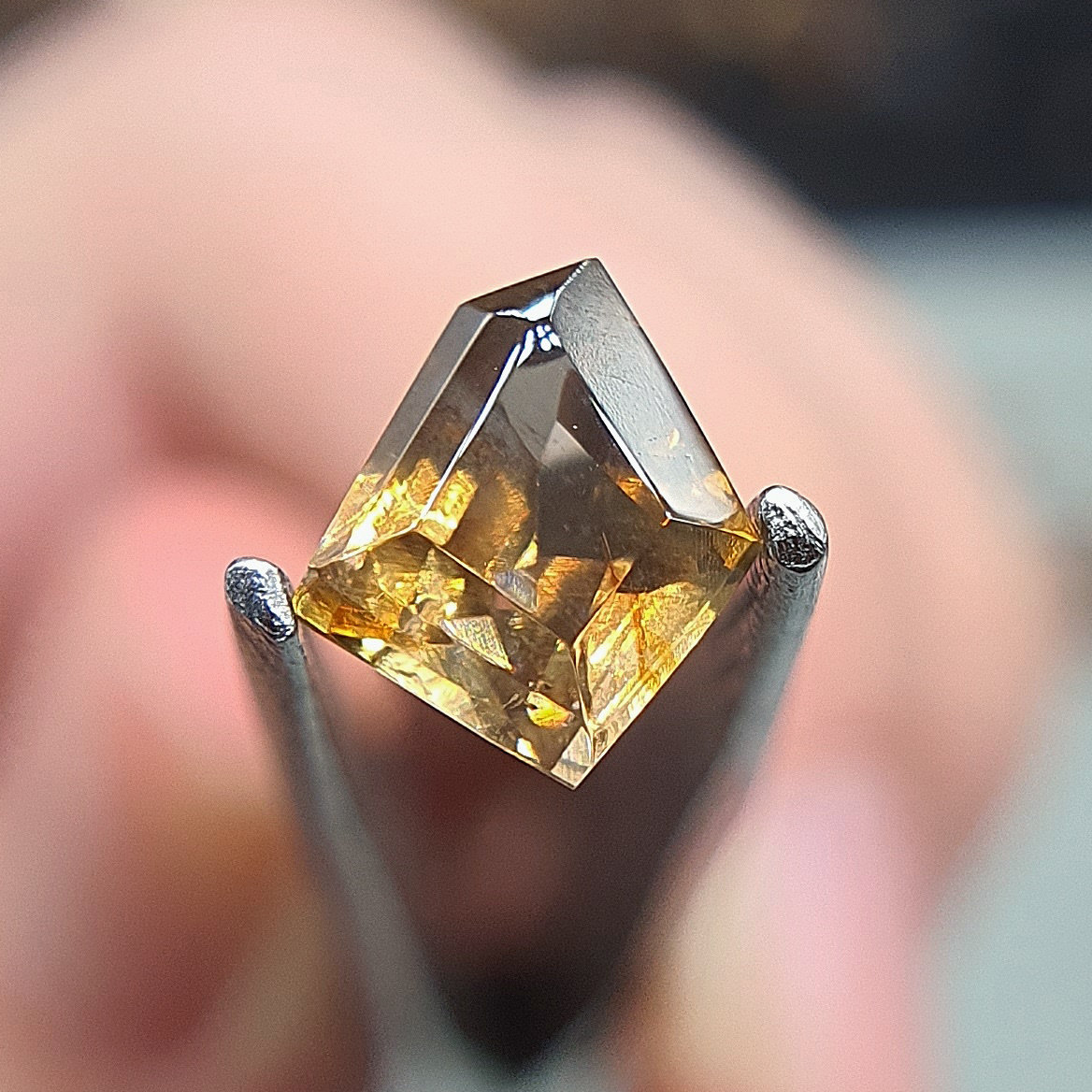 1,73 Ct Jacinth Natural Zircon Cambodia ジャシンス ジルコン カンボジア Facet Grade ...