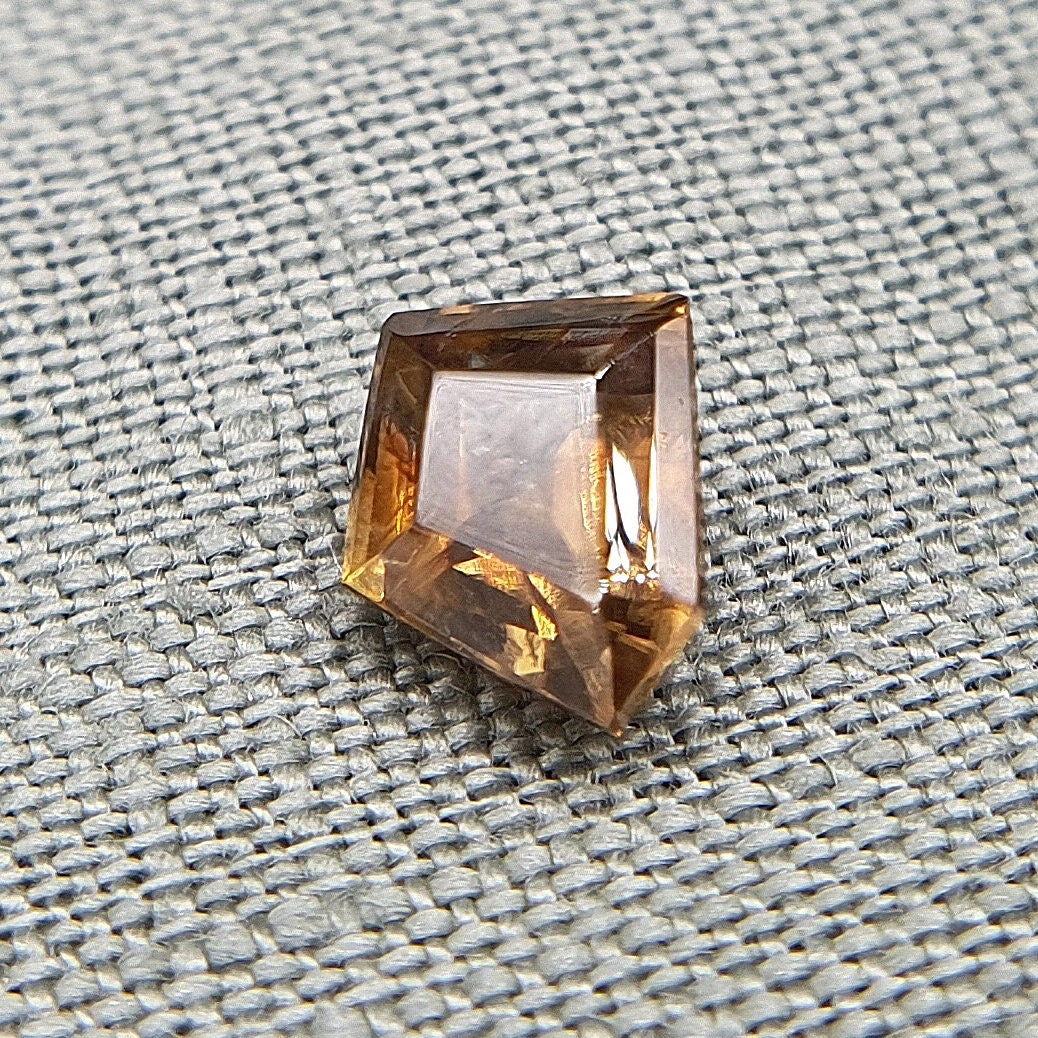 1,73 Ct Jacinth Natural Zircon Cambodia ジャシンス ジルコン カンボジア Facet Grade ...