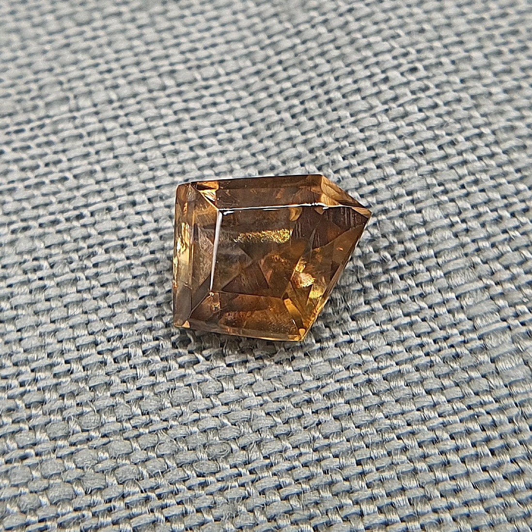 1,73 Ct Jacinth Natural Zircon Cambodia ジャシンス ジルコン カンボジア Facet Grade ...