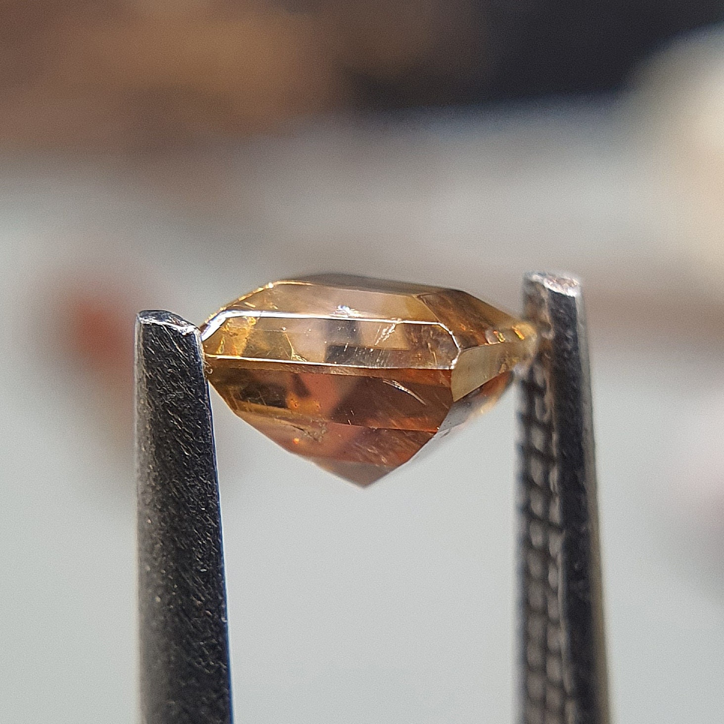 1,73 Ct Jacinth Natural Zircon Cambodia ジャシンス ジルコン カンボジア Facet Grade ...