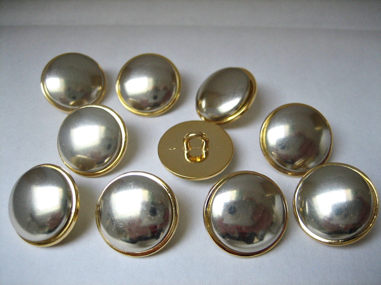 10x hermosos botones de metal borde de plata / oro 15 mm PRECIO ...