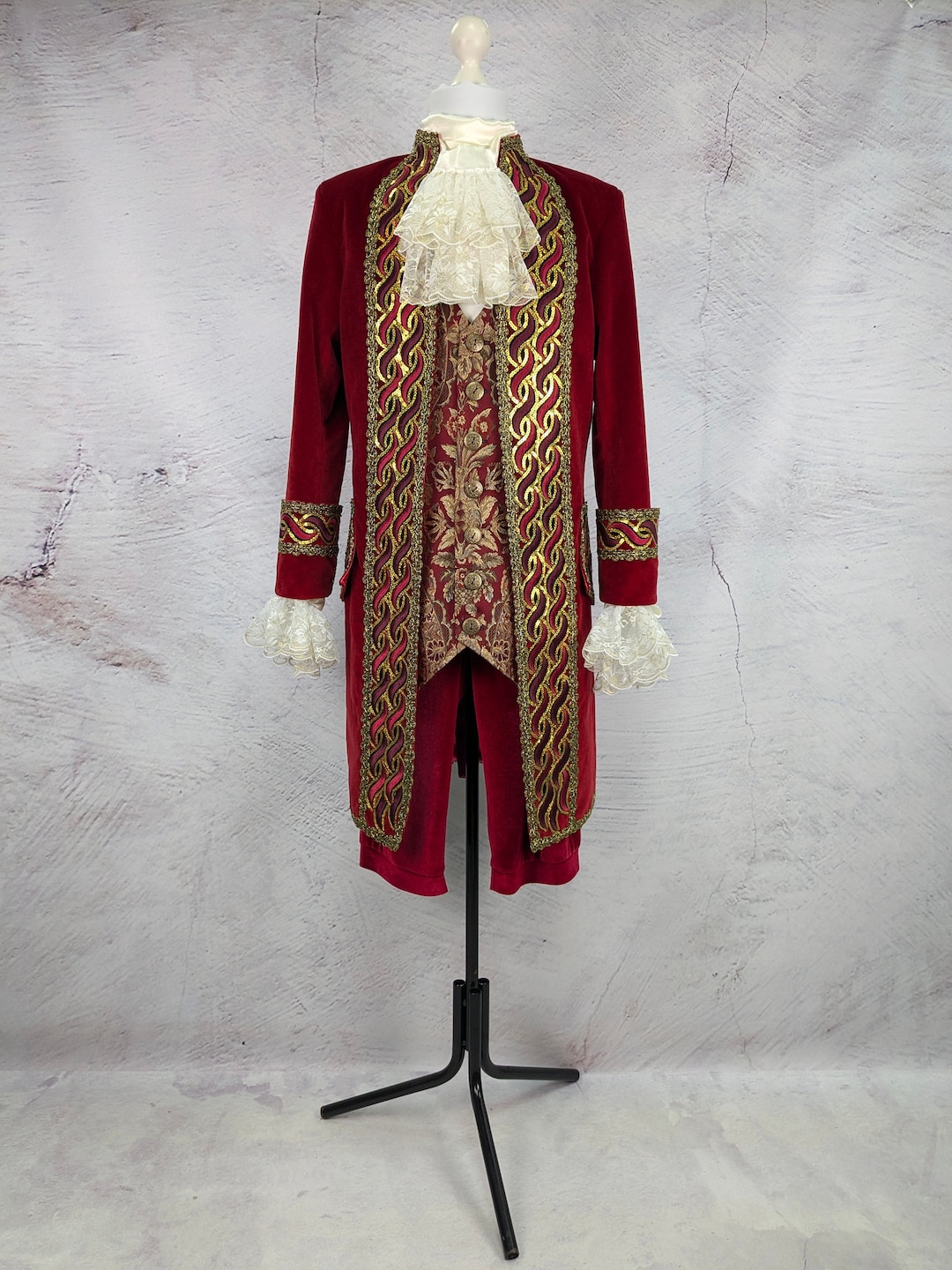 Traje histórico, Trajes venezianos, Traje barroco masculino vermelho ...