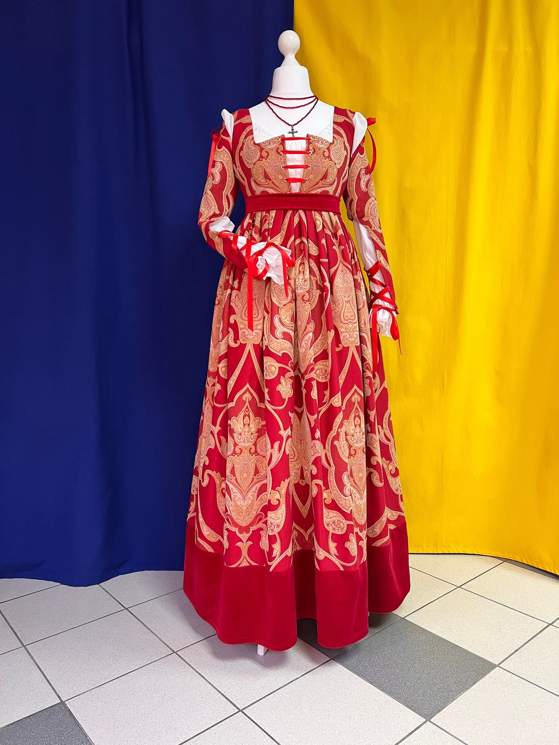 A Renaissance Dress Lucrezia Borgia's Dress Red Dress - Etsy