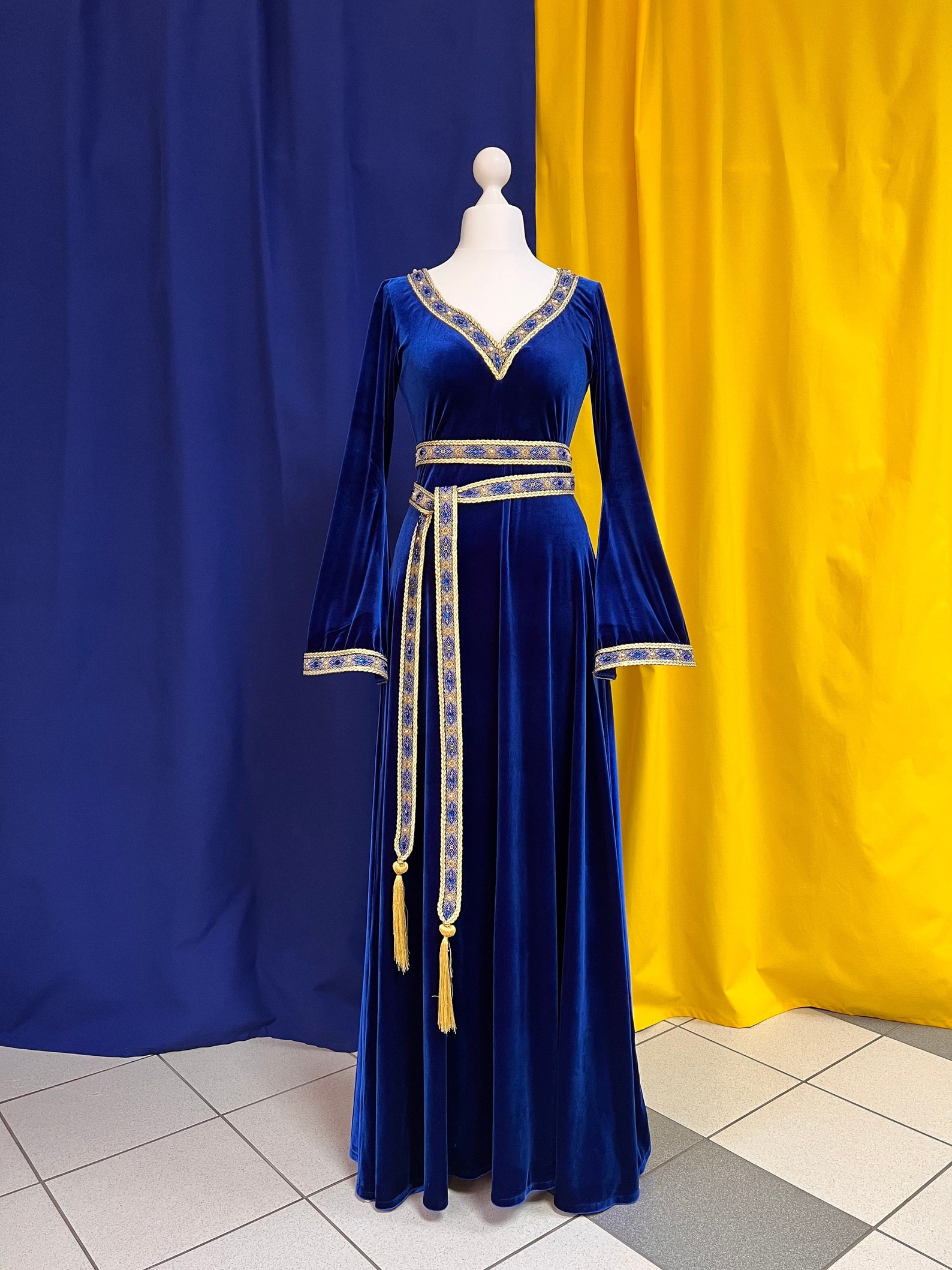 Elven Dress Velvet Medieval Dress Fantasy Wedding Dress - Etsy