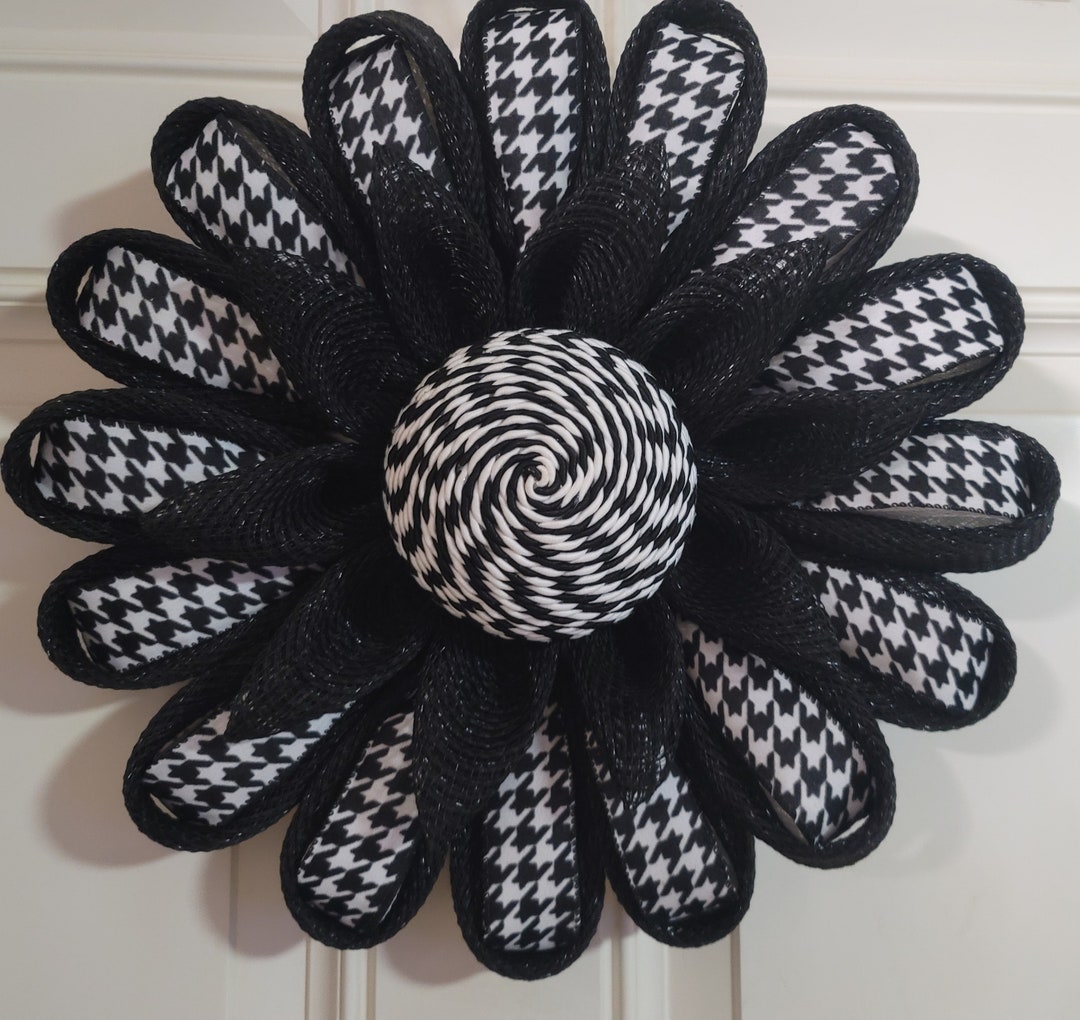 Black and White Houndstooth Flower Wreath - Etsy