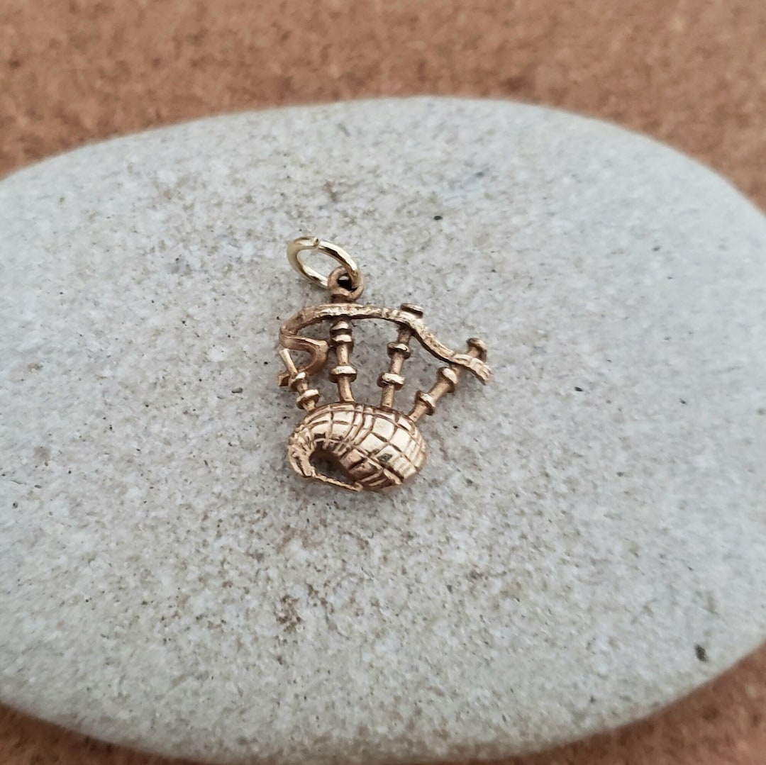 Vintage 9ct Gold Bagpipes Charm Pendant by Henry Griffith and Sons ...