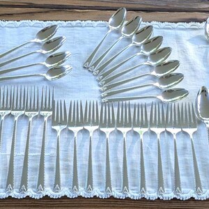 Vintage 53 Piece Oneida Prestige Plate "bordeaux" Silverplate Flatware Set Complete Service for ...