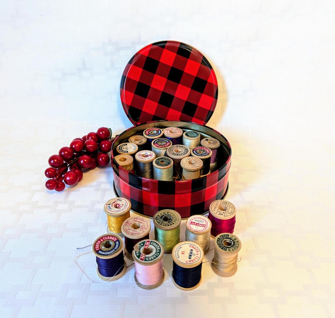 Lot of 22 Vintage Wooden Spools of Thread in Metal Christmas Tin ...