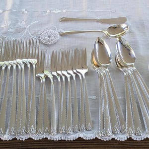 Vintage 53 Piece Oneida Prestige Plate "bordeaux" Silverplate Flatware Set Complete Service for ...