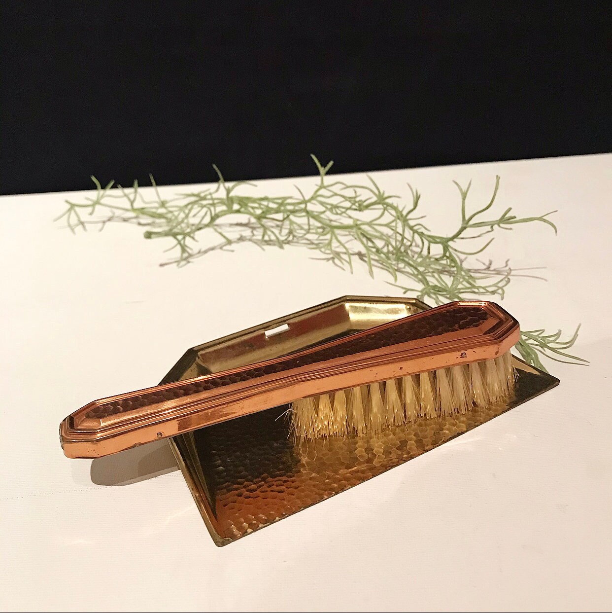 Vintage copper and brass dustpan / dustpan / shovel & broom / table broom