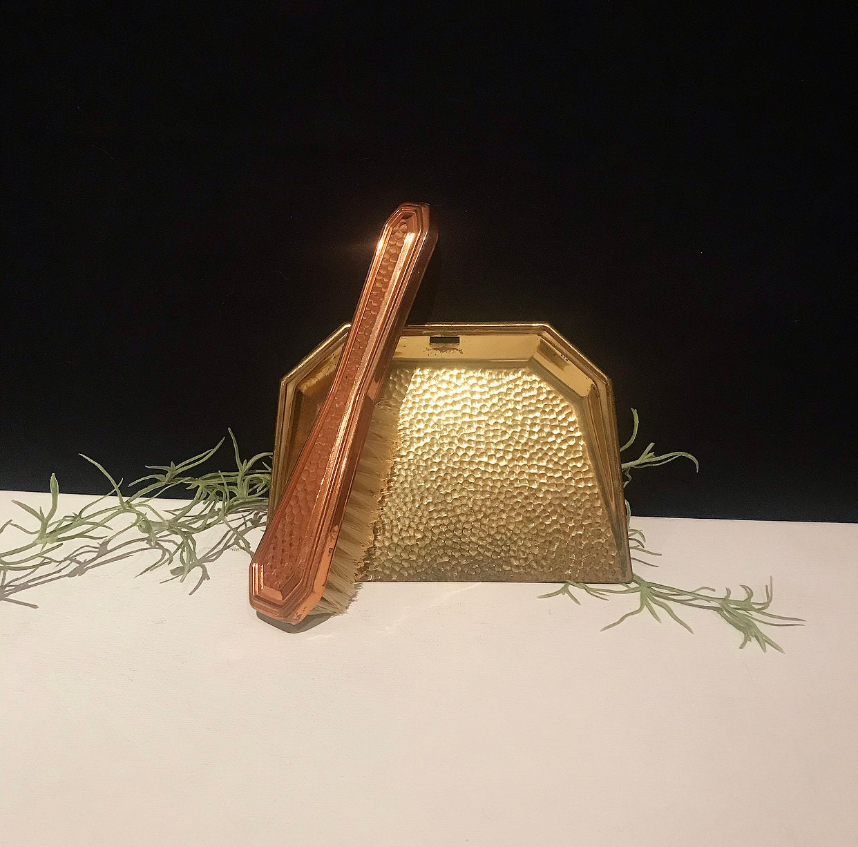 Vintage copper and brass dustpan / dustpan / shovel & broom / table broom