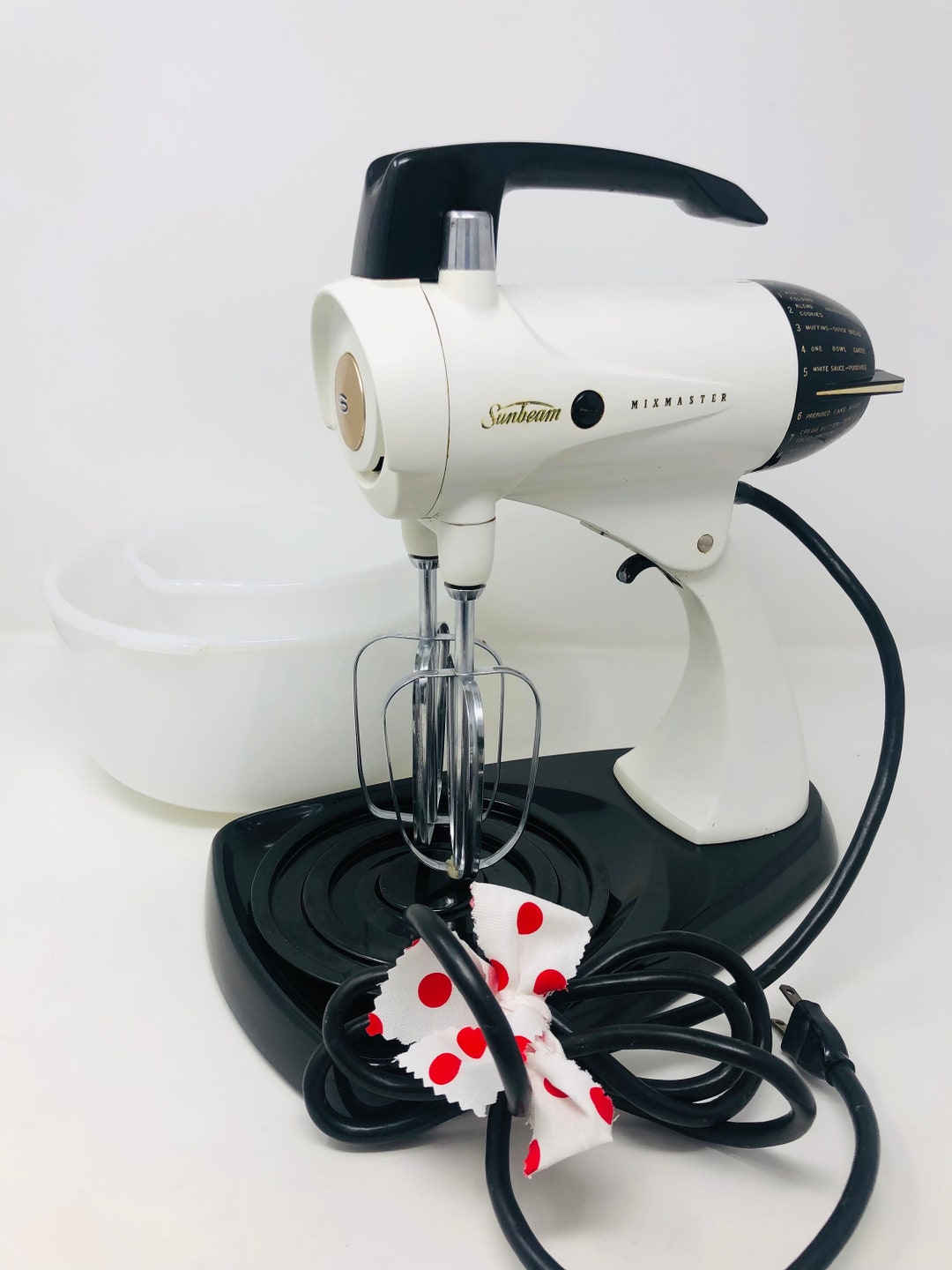 Sunbeam Mixmaster Model 12 Stand Mixer With Two Glasbake Bowls 1950s ...
